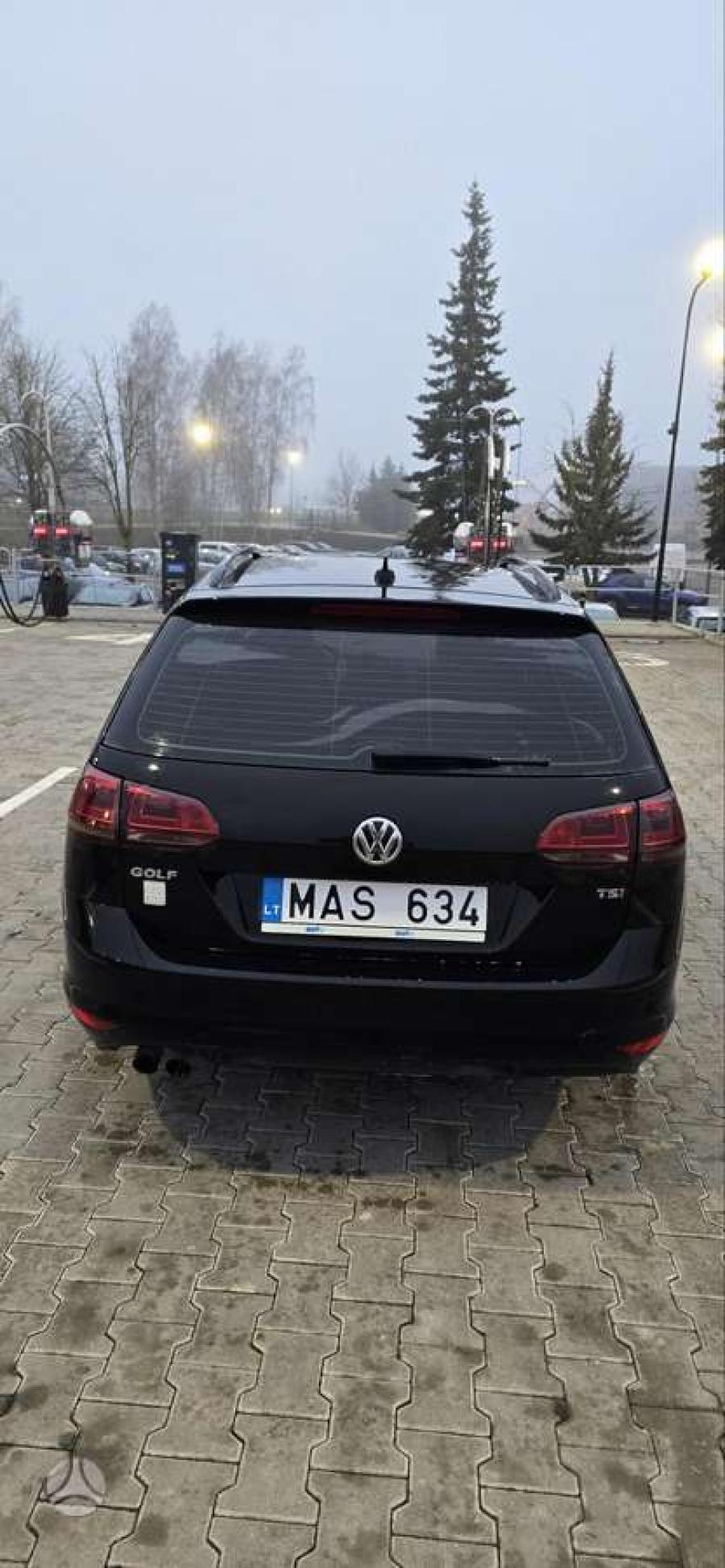 Black Volkswagen Golf 2015 in Kaunas, with an engine capacity of 1.80 L and mileage of 180 thousand km for 6000 €, photo 4 on AUTOMOTO.COM.LV