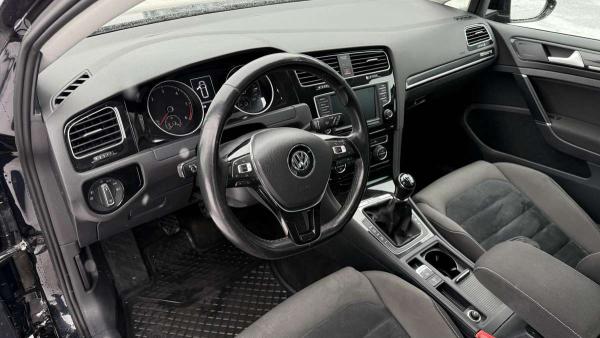 Black Volkswagen Golf 2015 in Vilnius, with an engine capacity of 1.60 L and mileage of 228 thousand km for 6900 €, photo 7 on AUTOMOTO.COM.LV
