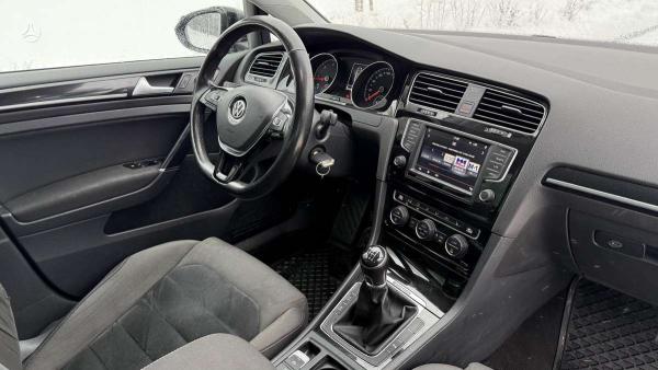 Black Volkswagen Golf 2015 in Vilnius, with an engine capacity of 1.60 L and mileage of 228 thousand km for 6900 €, photo 9 on AUTOMOTO.COM.LV