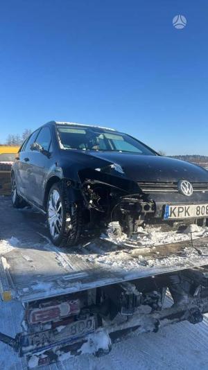 Melns Volkswagen Golf 2015 Panevēža, ar dzinēja tilpumu 1.97 L un nobraukumu 400 tūkst. km par 2999 €, foto  vietnē AUTOMOTO.COM.LV