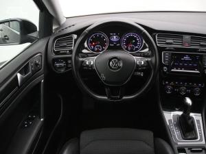 Black Volkswagen Golf 2015 in Vilnius, with an engine capacity of 1.40 L and mileage of 215 thousand km for 8499 €, photo 18 on AUTOMOTO.COM.LV