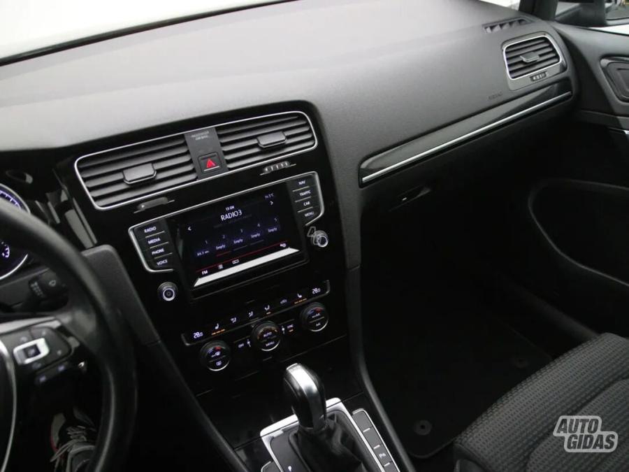 Black Volkswagen Golf 2015 in Vilnius, with an engine capacity of 1.40 L and mileage of 215 thousand km for 8499 €, photo 22 on AUTOMOTO.COM.LV