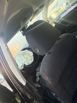 Black Volkswagen Golf 2015 in Lazdijai, with an engine capacity of 1.60 L and mileage of 300 thousand km for 2150 €, photo 7 on AUTOMOTO.COM.LV