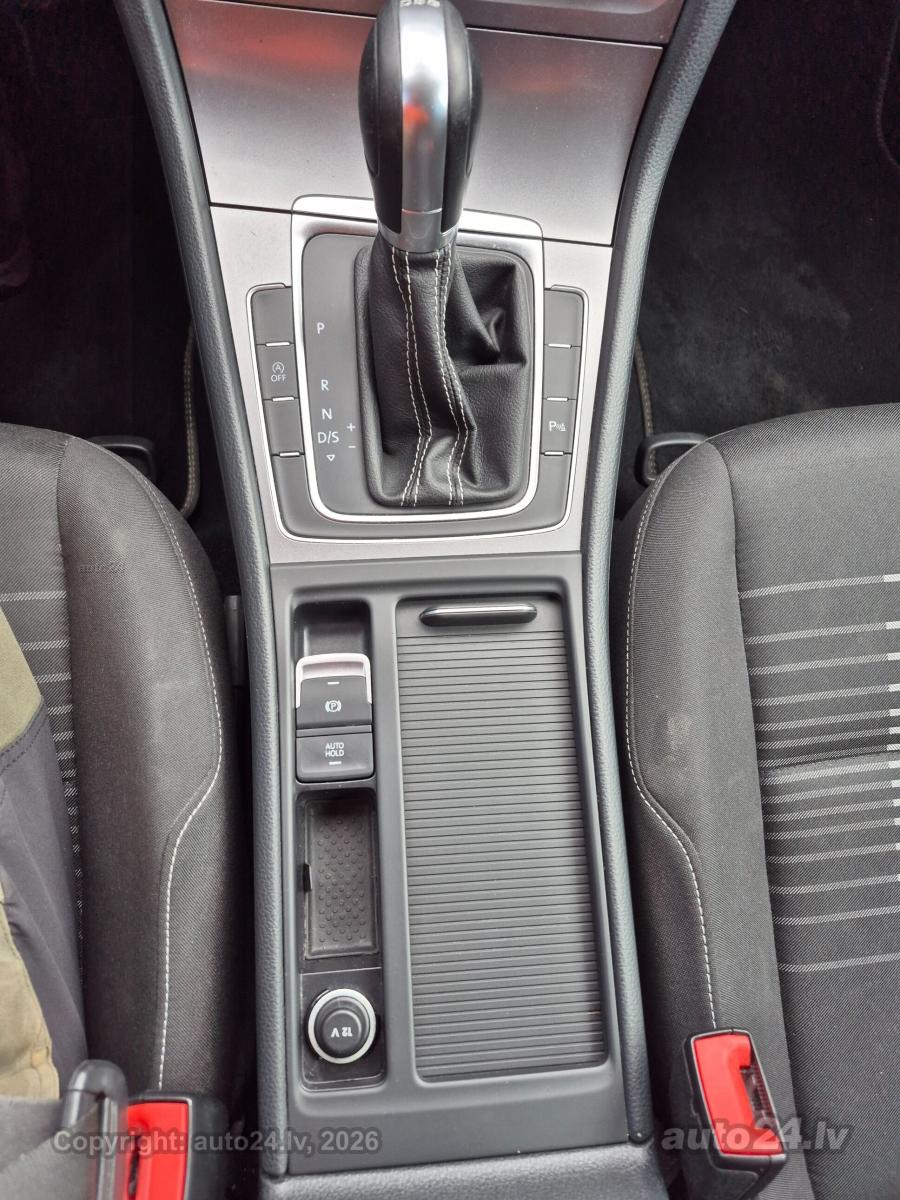 Melns Volkswagen Golf 2015 Tallina, ar dzinēja tilpumu 1.60 L un nobraukumu 229 tūkst. km par 8000 €, foto 10 vietnē AUTOMOTO.COM.LV