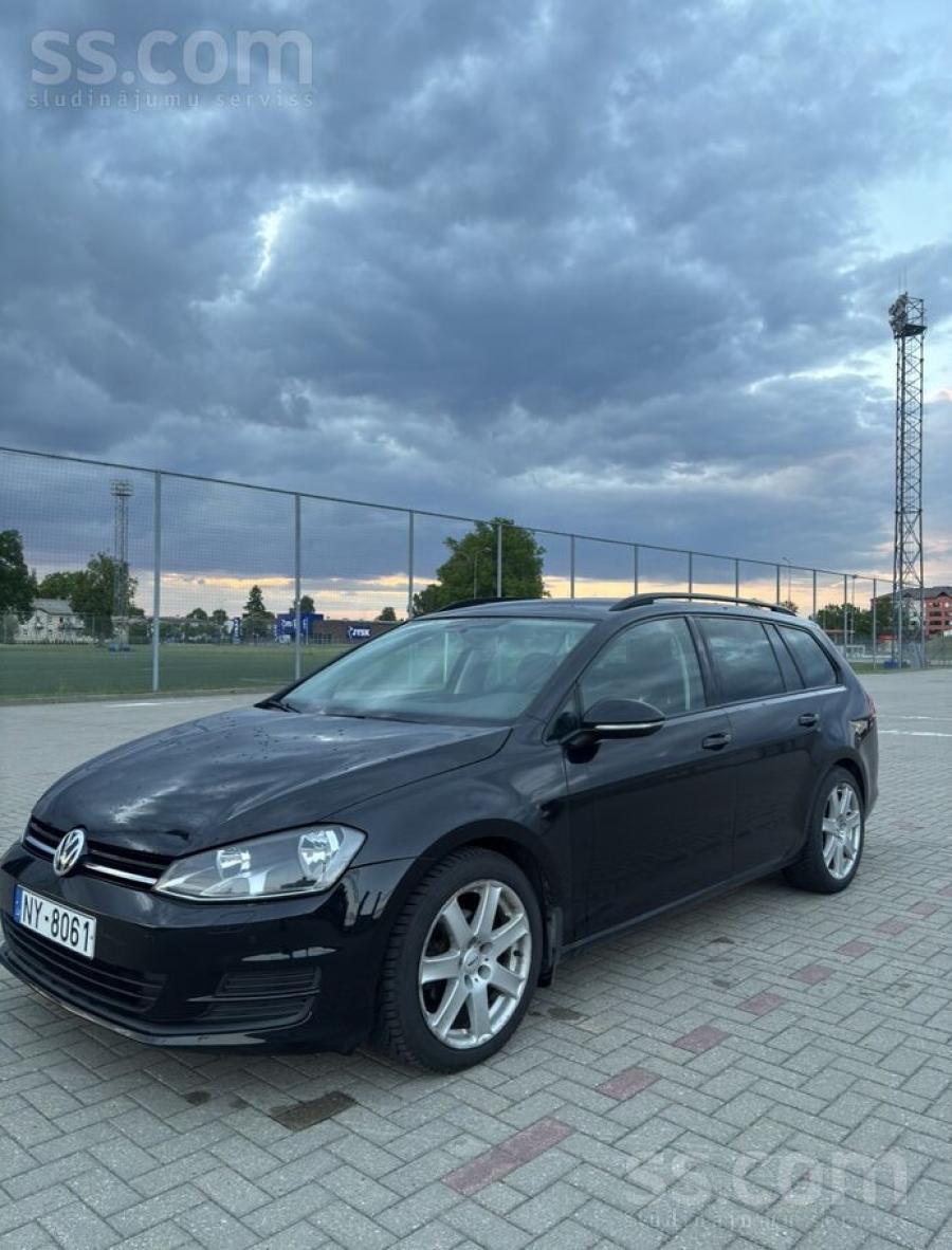 Black Volkswagen Golf 2015 in Valmiera, with an engine capacity of 1.60 L and mileage of 271 thousand km for 6450 €, photo 1 on AUTOMOTO.COM.LV