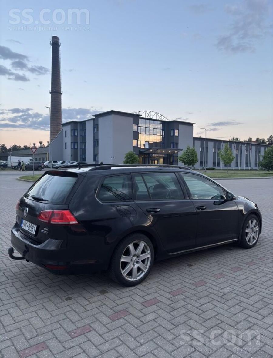 Black Volkswagen Golf 2015 in Valmiera, with an engine capacity of 1.60 L and mileage of 271 thousand km for 6450 €, photo 5 on AUTOMOTO.COM.LV