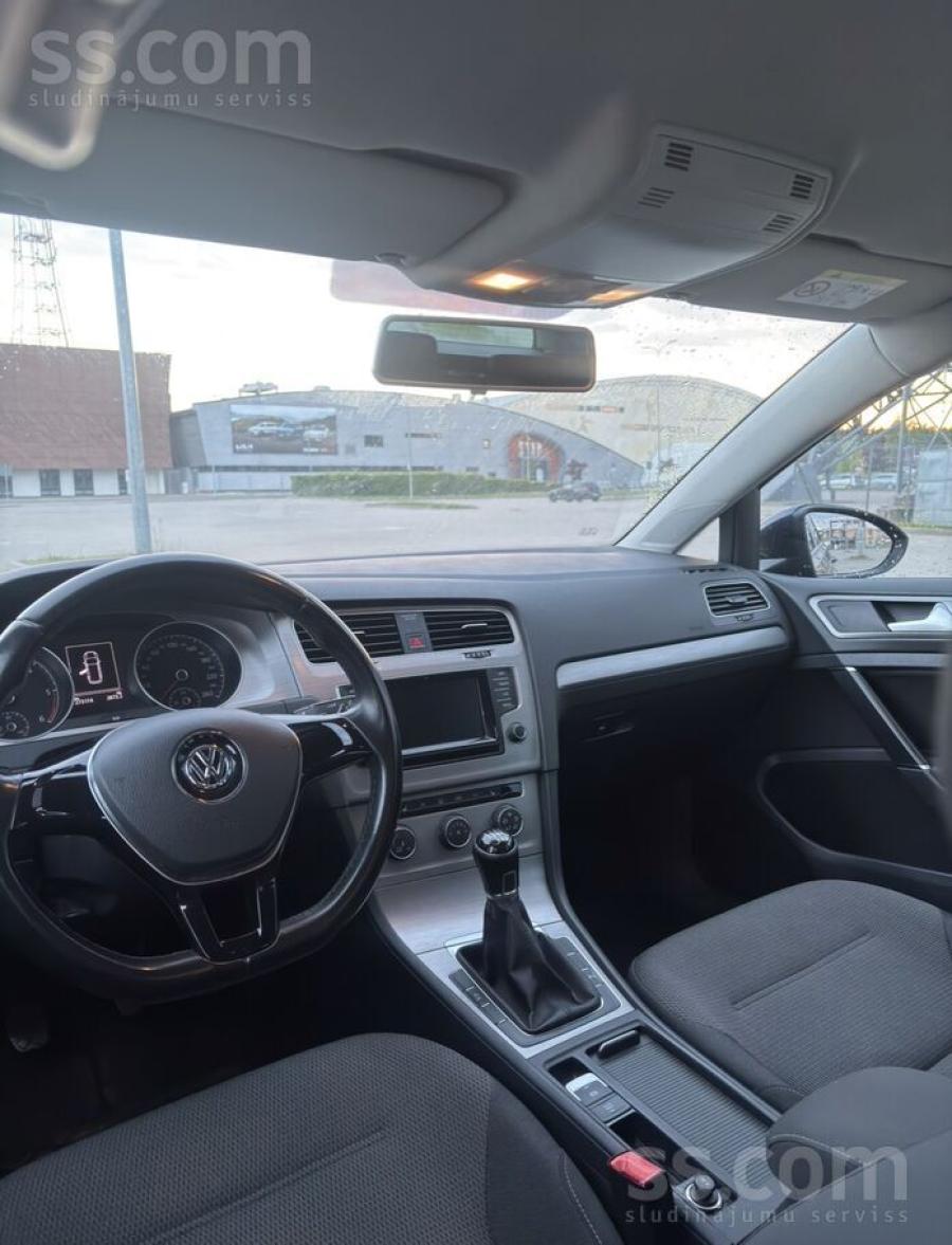 Black Volkswagen Golf 2015 in Valmiera, with an engine capacity of 1.60 L and mileage of 271 thousand km for 6450 €, photo 7 on AUTOMOTO.COM.LV