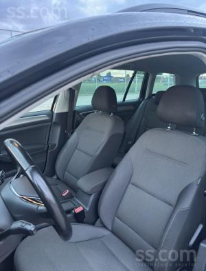 Black Volkswagen Golf 2015 in Valmiera, with an engine capacity of 1.60 L and mileage of 271 thousand km for 6450 €, photo 8 on AUTOMOTO.COM.LV