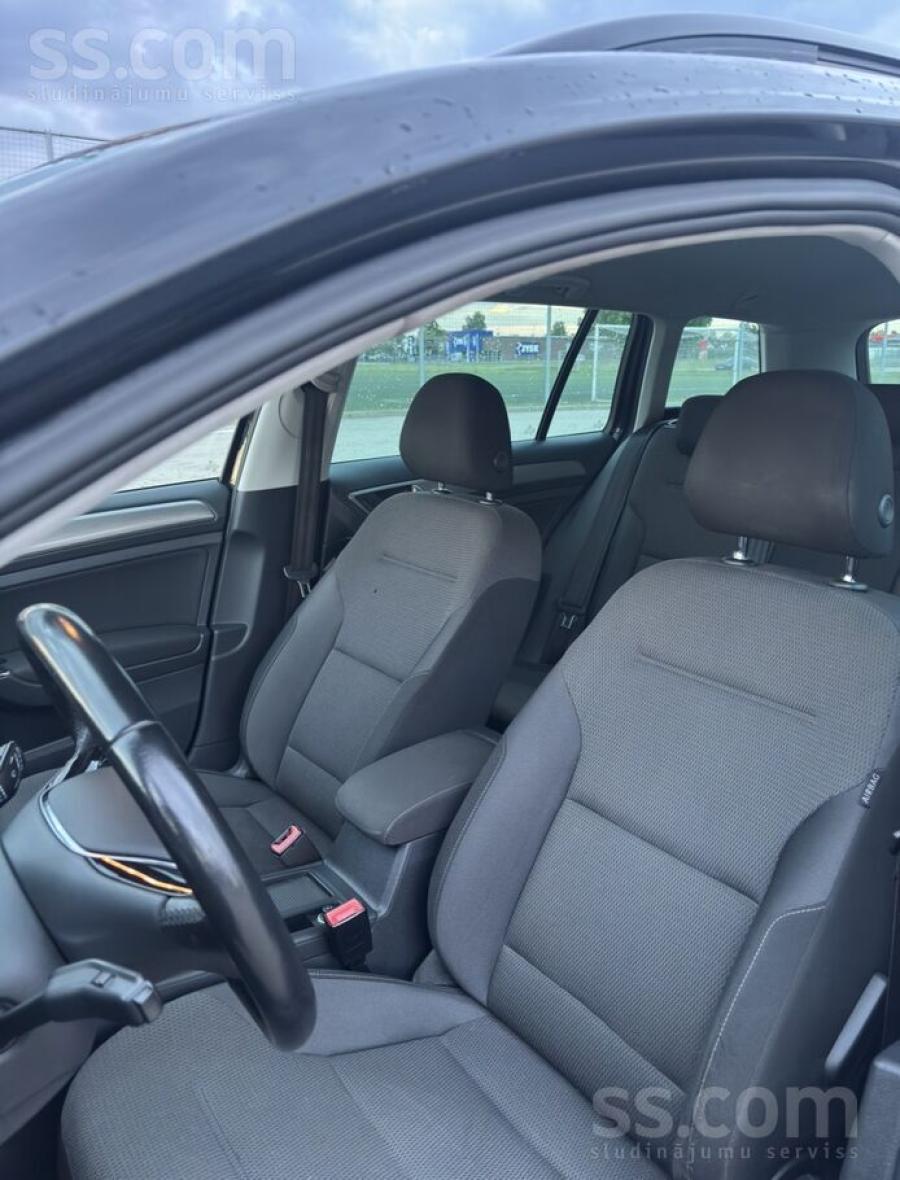 Black Volkswagen Golf 2015 in Valmiera, with an engine capacity of 1.60 L and mileage of 271 thousand km for 6450 €, photo 8 on AUTOMOTO.COM.LV