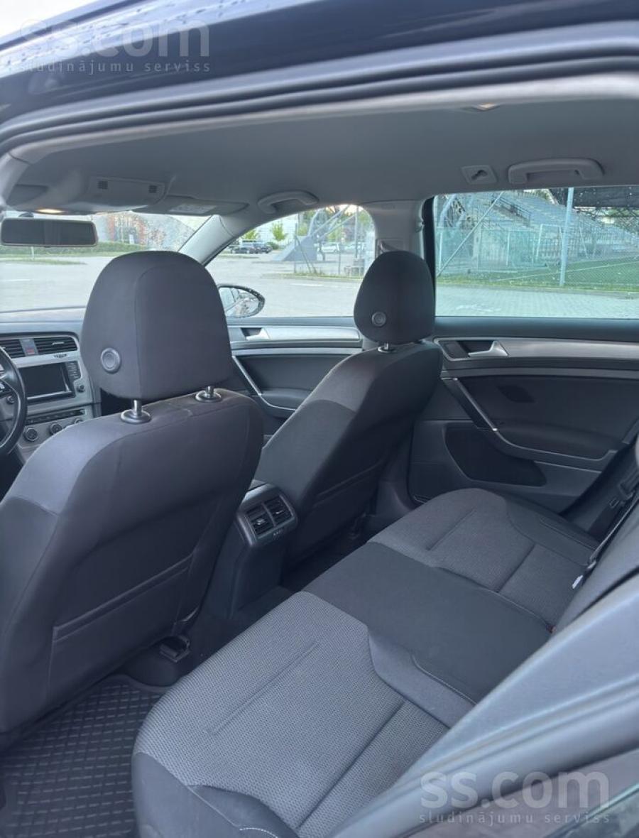 Black Volkswagen Golf 2015 in Valmiera, with an engine capacity of 1.60 L and mileage of 271 thousand km for 6450 €, photo 9 on AUTOMOTO.COM.LV