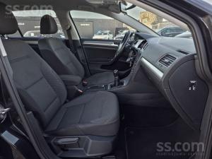 Black Volkswagen Golf 2015 in Liepaja, with an engine capacity of 1.60 L and mileage of 198 thousand km for 6490 €, photo 16 on AUTOMOTO.COM.LV