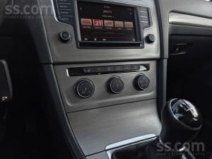 Black Volkswagen Golf 2015 in Liepaja, with an engine capacity of 1.60 L and mileage of 198 thousand km for 6490 €, photo 23 on AUTOMOTO.COM.LV
