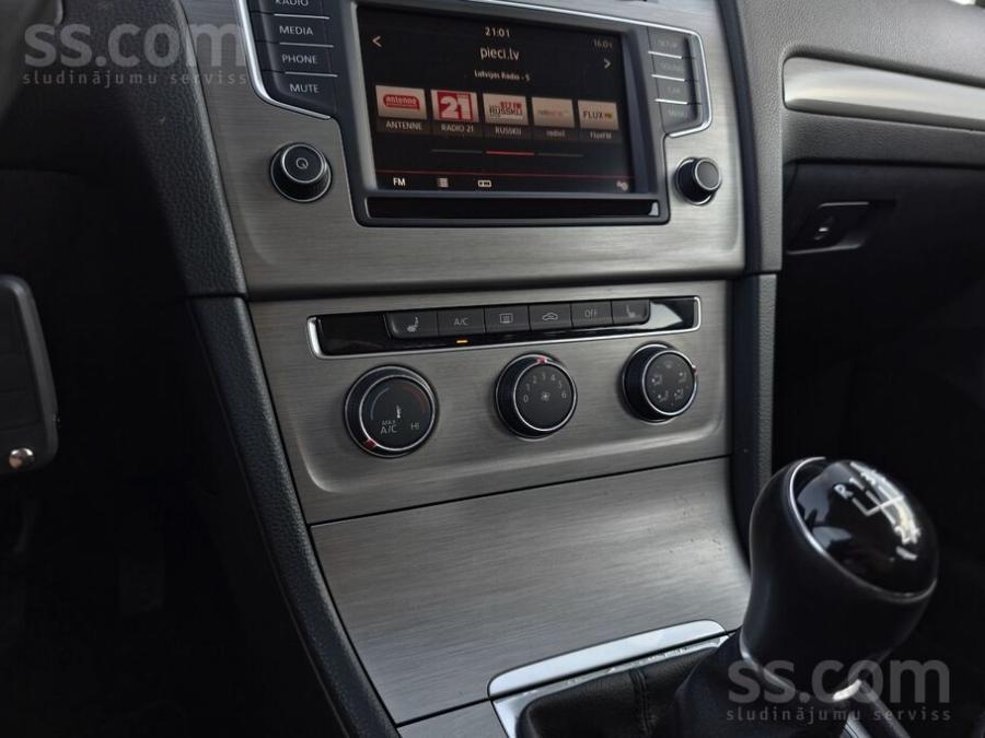 Black Volkswagen Golf 2015 in Liepaja, with an engine capacity of 1.60 L and mileage of 198 thousand km for 6490 €, photo 23 on AUTOMOTO.COM.LV