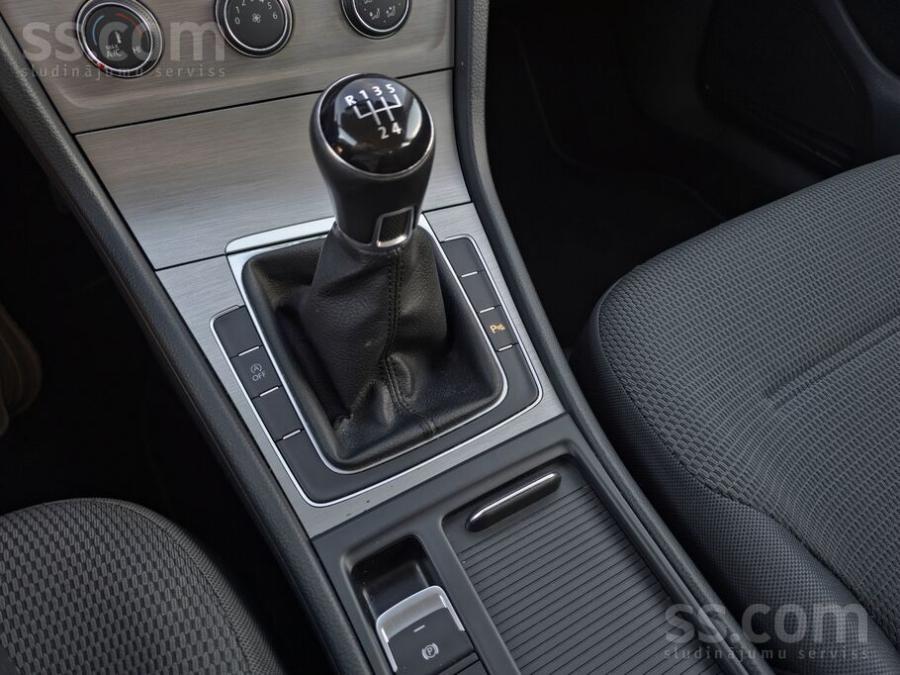 Black Volkswagen Golf 2015 in Liepaja, with an engine capacity of 1.60 L and mileage of 198 thousand km for 6490 €, photo 24 on AUTOMOTO.COM.LV