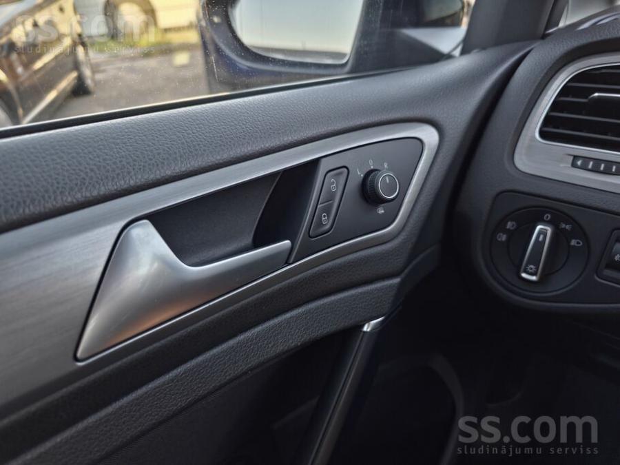 Black Volkswagen Golf 2015 in Liepaja, with an engine capacity of 1.60 L and mileage of 198 thousand km for 6490 €, photo 28 on AUTOMOTO.COM.LV