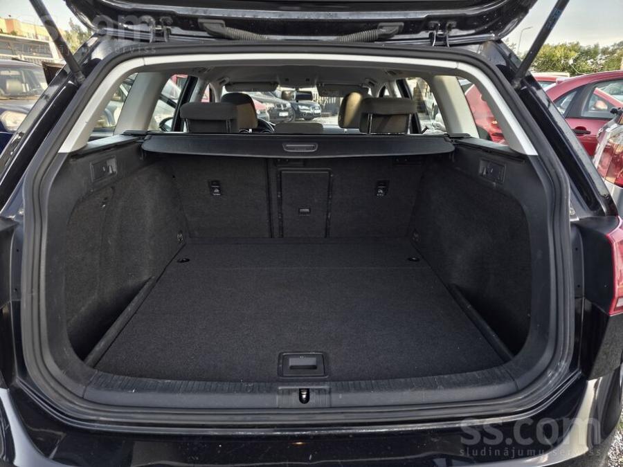 Black Volkswagen Golf 2015 in Liepaja, with an engine capacity of 1.60 L and mileage of 198 thousand km for 6490 €, photo 29 on AUTOMOTO.COM.LV