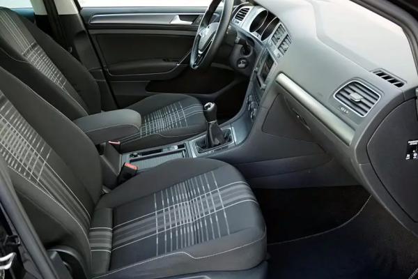 Melns Volkswagen Golf 2015 Rīga, ar dzinēja tilpumu 1.60 L un nobraukumu 188 tūkst. km par 8700 €, foto 10 vietnē AUTOMOTO.COM.LV