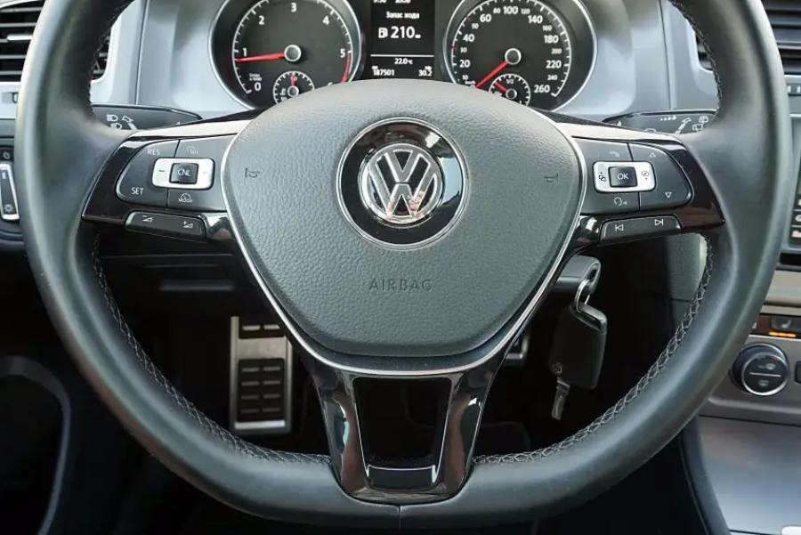 Melns Volkswagen Golf 2015 Rīga, ar dzinēja tilpumu 1.60 L un nobraukumu 188 tūkst. km par 8700 €, foto 14 vietnē AUTOMOTO.COM.LV