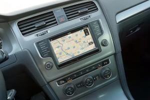 Melns Volkswagen Golf 2015 Rīga, ar dzinēja tilpumu 1.60 L un nobraukumu 188 tūkst. km par 8700 €, foto 16 vietnē AUTOMOTO.COM.LV