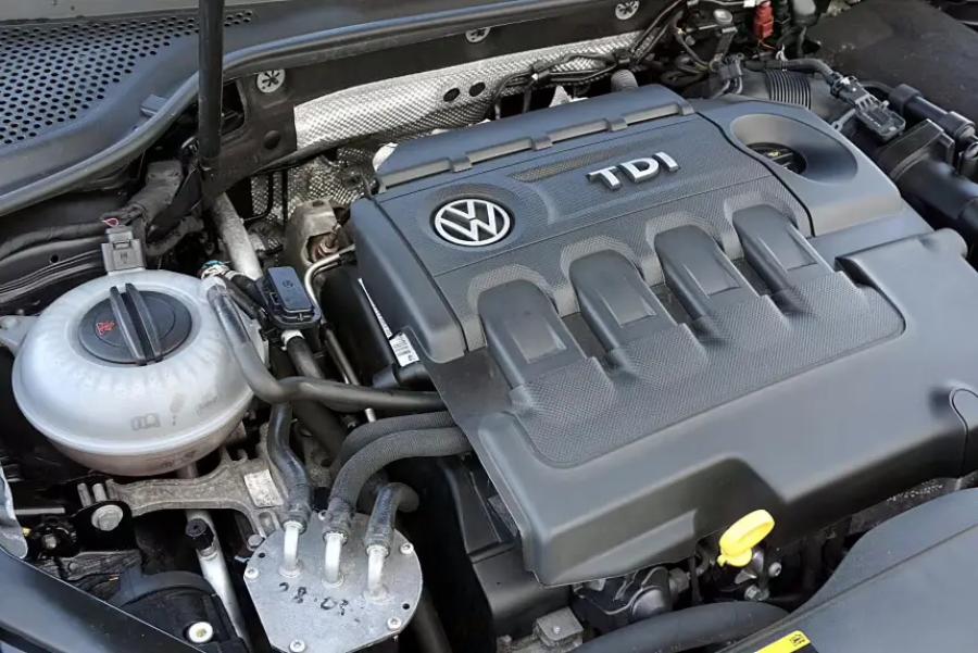 Melns Volkswagen Golf 2015 Rīga, ar dzinēja tilpumu 1.60 L un nobraukumu 188 tūkst. km par 8700 €, foto 19 vietnē AUTOMOTO.COM.LV