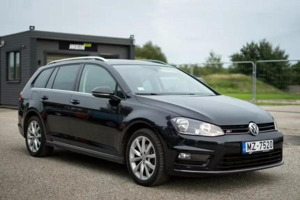 Melns Volkswagen Golf 2015 Liepāja, ar dzinēja tilpumu 1.60 L un nobraukumu 212 tūkst. km par 11500 €, foto 3 vietnē AUTOMOTO.COM.LV