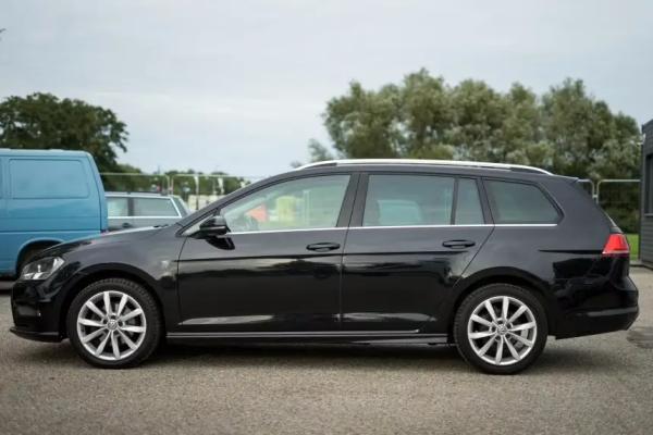 Melns Volkswagen Golf 2015 Liepāja, ar dzinēja tilpumu 1.60 L un nobraukumu 212 tūkst. km par 11500 €, foto 4 vietnē AUTOMOTO.COM.LV