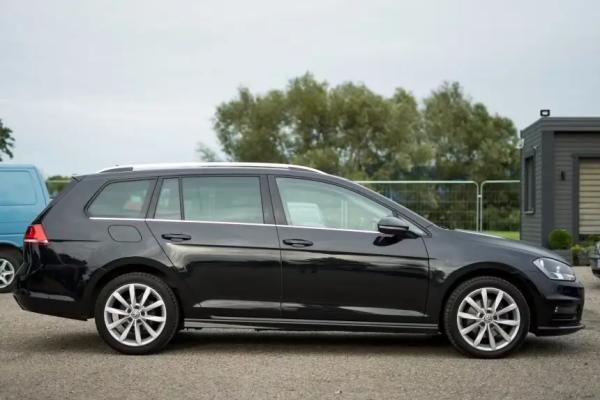 Melns Volkswagen Golf 2015 Liepāja, ar dzinēja tilpumu 1.60 L un nobraukumu 212 tūkst. km par 11500 €, foto 5 vietnē AUTOMOTO.COM.LV
