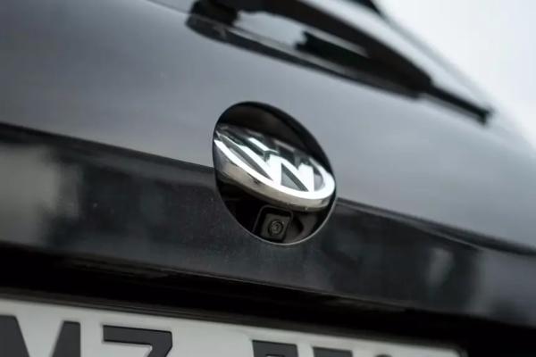 Melns Volkswagen Golf 2015 Liepāja, ar dzinēja tilpumu 1.60 L un nobraukumu 212 tūkst. km par 11500 €, foto 10 vietnē AUTOMOTO.COM.LV