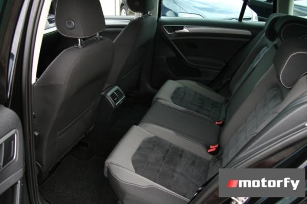 Melns Volkswagen Golf 2015 Rīga, ar dzinēja tilpumu 1.60 L un nobraukumu 216 tūkst. km par 8650 €, foto 5 vietnē AUTOMOTO.COM.LV