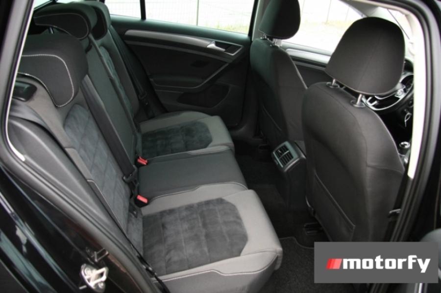 Melns Volkswagen Golf 2015 Rīga, ar dzinēja tilpumu 1.60 L un nobraukumu 216 tūkst. km par 8650 €, foto 8 vietnē AUTOMOTO.COM.LV