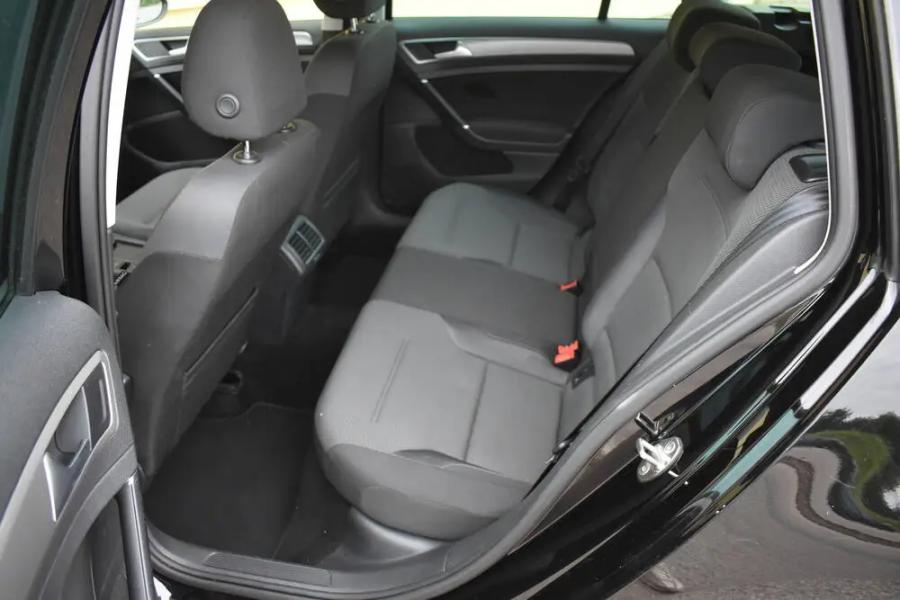 Melns Volkswagen Golf 2015 Talsi, ar dzinēja tilpumu 1.60 L un nobraukumu 328 tūkst. km par 5700 €, foto 9 vietnē AUTOMOTO.COM.LV
