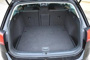 Melns Volkswagen Golf 2015 Talsi, ar dzinēja tilpumu 1.60 L un nobraukumu 328 tūkst. km par 5700 €, foto 10 vietnē AUTOMOTO.COM.LV