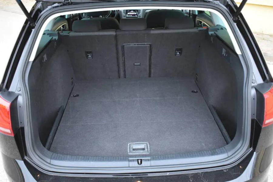 Melns Volkswagen Golf 2015 Talsi, ar dzinēja tilpumu 1.60 L un nobraukumu 328 tūkst. km par 5700 €, foto 10 vietnē AUTOMOTO.COM.LV
