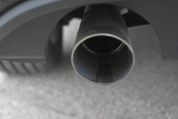 Black Volkswagen Golf 2015 in Talsi, with an engine capacity of 1.60 L and mileage of 328 thousand km for 5700 €, photo 10 on AUTOMOTO.COM.LV