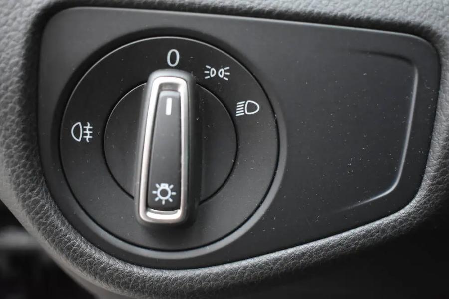 Melns Volkswagen Golf 2015 Talsi, ar dzinēja tilpumu 1.60 L un nobraukumu 328 tūkst. km par 5700 €, foto 14 vietnē AUTOMOTO.COM.LV