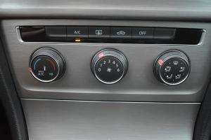 Melns Volkswagen Golf 2015 Talsi, ar dzinēja tilpumu 1.60 L un nobraukumu 328 tūkst. km par 5700 €, foto 16 vietnē AUTOMOTO.COM.LV