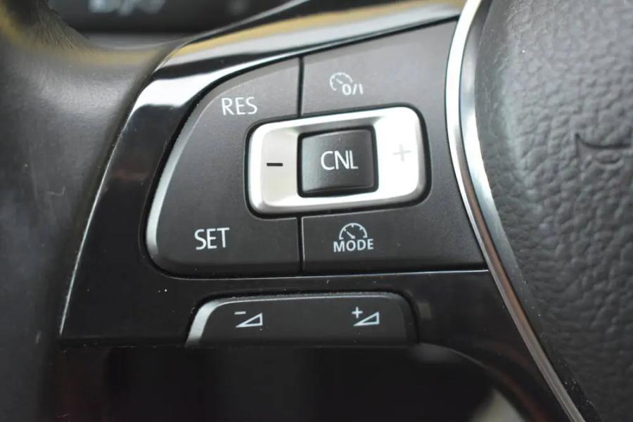Melns Volkswagen Golf 2015 Talsi, ar dzinēja tilpumu 1.60 L un nobraukumu 328 tūkst. km par 5700 €, foto 17 vietnē AUTOMOTO.COM.LV