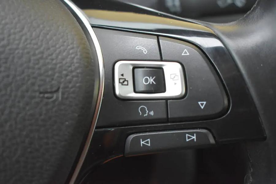 Melns Volkswagen Golf 2015 Talsi, ar dzinēja tilpumu 1.60 L un nobraukumu 328 tūkst. km par 5700 €, foto 18 vietnē AUTOMOTO.COM.LV