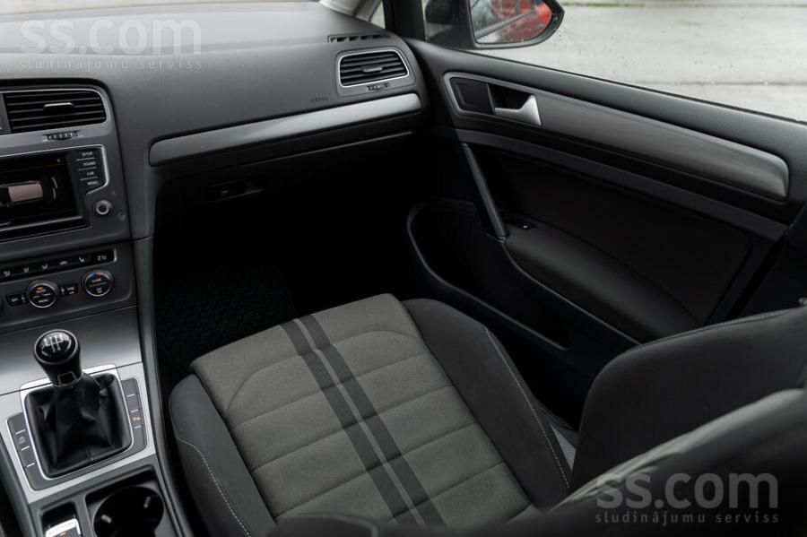 Black Volkswagen Golf 2015 in Riga, with an engine capacity of 1.60 L and mileage of 130 thousand km for 8500 €, photo 12 on AUTOMOTO.COM.LV