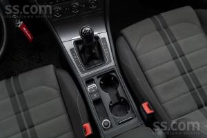 Black Volkswagen Golf 2015 in Riga, with an engine capacity of 1.60 L and mileage of 130 thousand km for 8500 €, photo 13 on AUTOMOTO.COM.LV