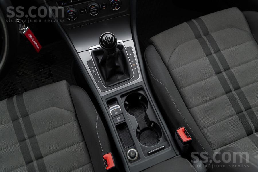 Black Volkswagen Golf 2015 in Riga, with an engine capacity of 1.60 L and mileage of 130 thousand km for 8500 €, photo 13 on AUTOMOTO.COM.LV