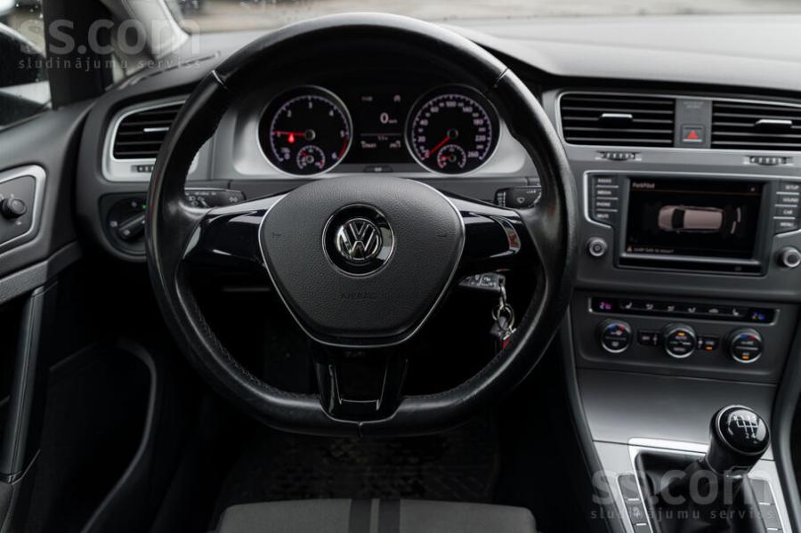 Black Volkswagen Golf 2015 in Riga, with an engine capacity of 1.60 L and mileage of 130 thousand km for 8500 €, photo 17 on AUTOMOTO.COM.LV