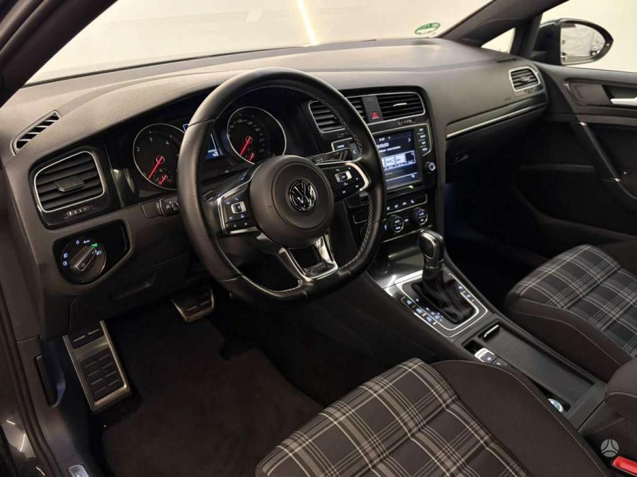 Black Volkswagen Golf 2015 in Marijampole, with an engine capacity of 1.97 L and mileage of 250 thousand km for 10950 €, photo 3 on AUTOMOTO.COM.LV