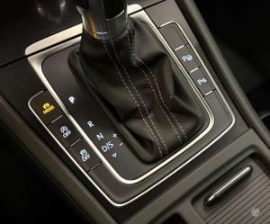 Black Volkswagen Golf 2015 in Marijampole, with an engine capacity of 1.97 L and mileage of 250 thousand km for 10950 €, photo 18 on AUTOMOTO.COM.LV
