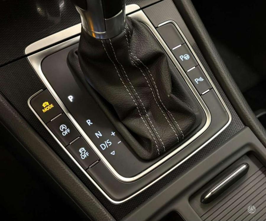 Black Volkswagen Golf 2015 in Marijampole, with an engine capacity of 1.97 L and mileage of 250 thousand km for 10950 €, photo 18 on AUTOMOTO.COM.LV
