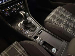 Black Volkswagen Golf 2015 in Marijampole, with an engine capacity of 1.97 L and mileage of 250 thousand km for 10950 €, photo 20 on AUTOMOTO.COM.LV