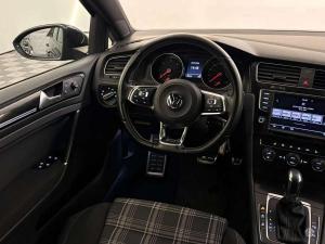 Black Volkswagen Golf 2015 in Marijampole, with an engine capacity of 1.97 L and mileage of 250 thousand km for 10950 €, photo 21 on AUTOMOTO.COM.LV