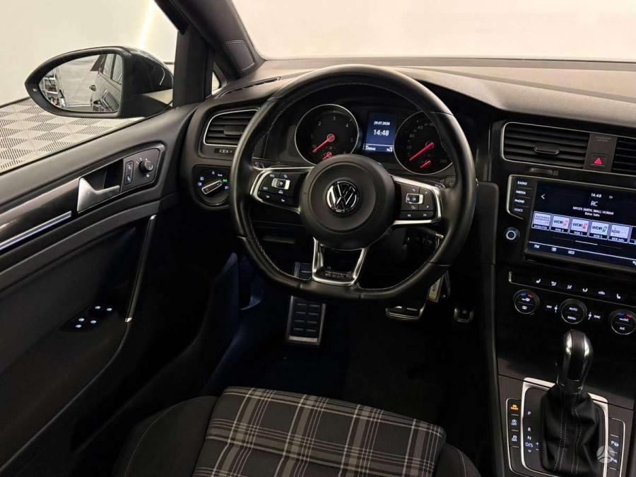 Black Volkswagen Golf 2015 in Marijampole, with an engine capacity of 1.97 L and mileage of 250 thousand km for 10950 €, photo 21 on AUTOMOTO.COM.LV
