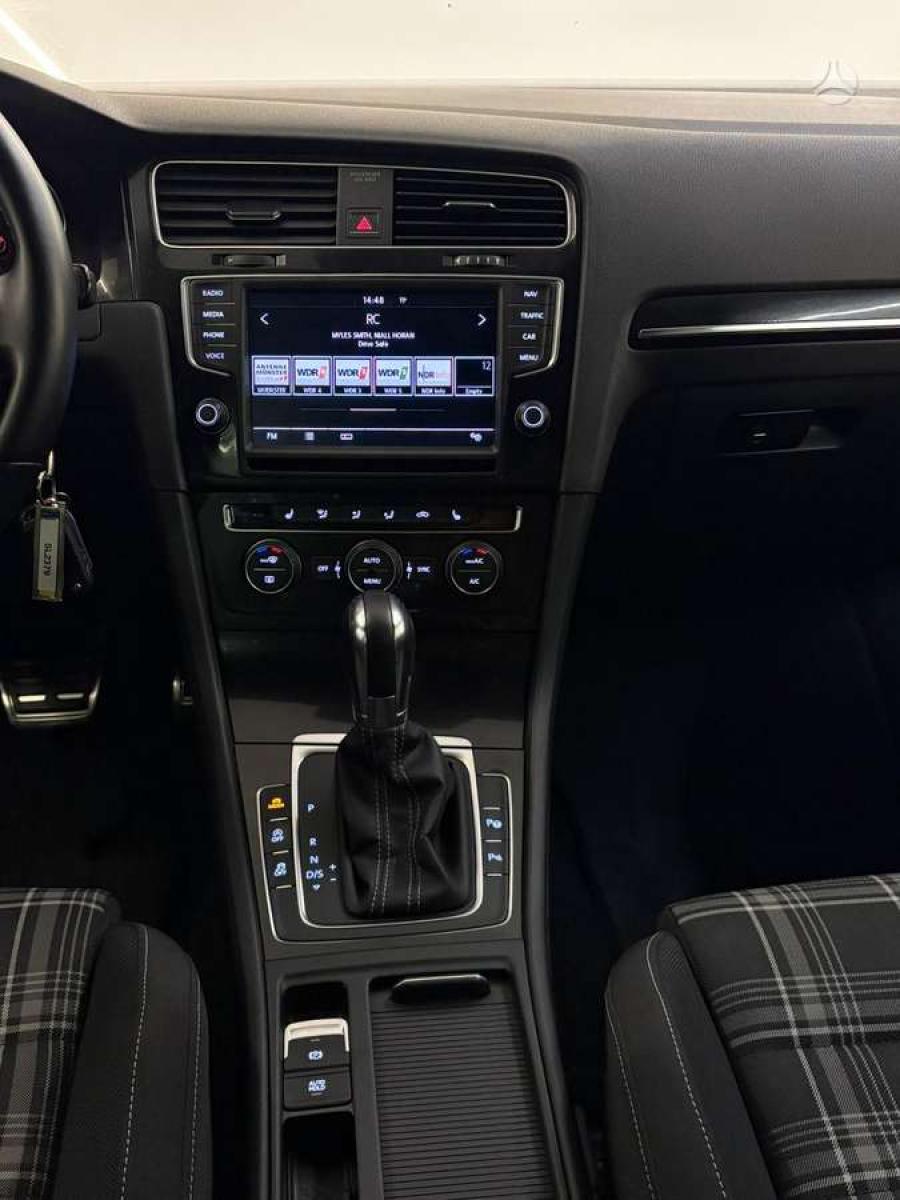 Black Volkswagen Golf 2015 in Marijampole, with an engine capacity of 1.97 L and mileage of 250 thousand km for 10950 €, photo 23 on AUTOMOTO.COM.LV