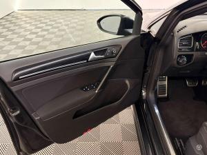 Black Volkswagen Golf 2015 in Marijampole, with an engine capacity of 1.97 L and mileage of 250 thousand km for 10950 €, photo 28 on AUTOMOTO.COM.LV